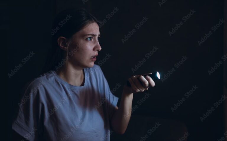 Are You Afraid of the Dark? You May Have Nyctophobia - Myhealthopedia