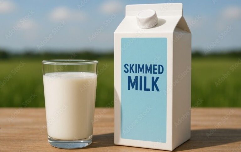 Skim Milk: Nutrition, 20 Benefits, Side Effects, Uses & How Much to Drink